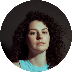 Molly Vevers - Actress - Whois - xwhos.com